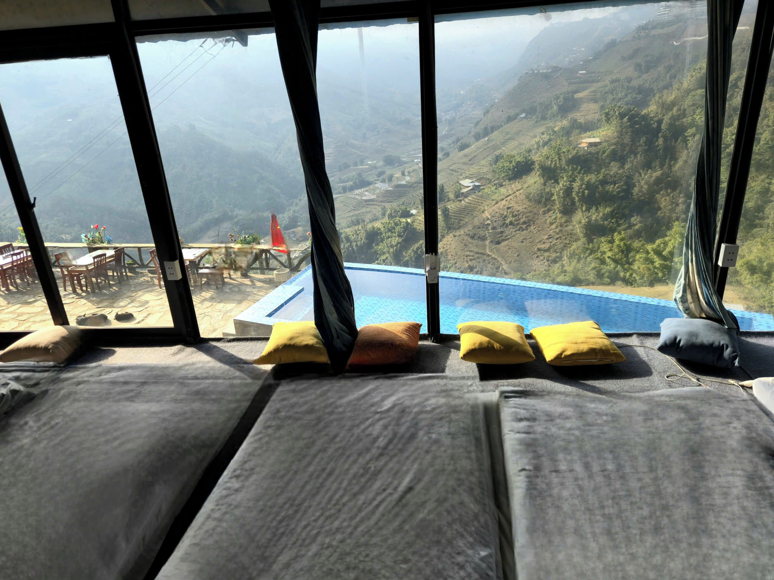 Dormitório Partilhado Familiar | Com decoração personalizada, com mobília individualizada, secretária 