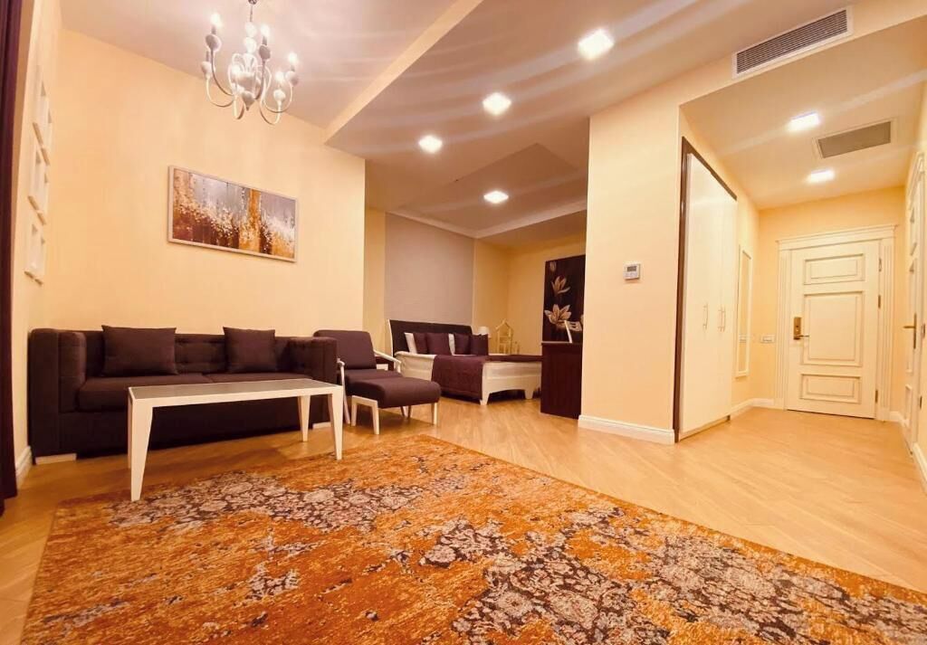 Quarto família, sacada, vista para a cidade | Frigobar, cofres nos quartos, escrivaninha