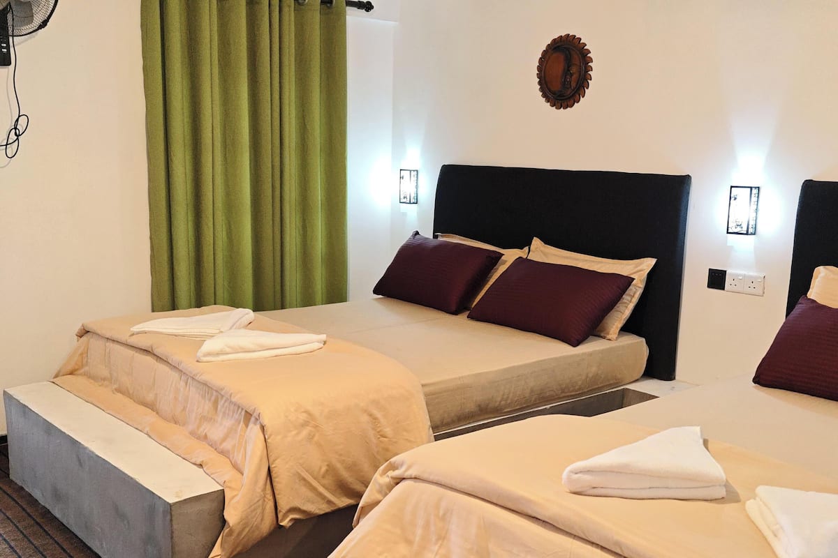 Quarto Familiar, vista para a montanha | Cofre no quarto, secretária, ferro/tábua de engomar, Wi-fi grátis