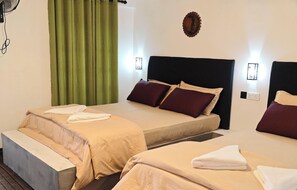 Quarto Familiar, vista para a montanha | Cofre no quarto, secretária, ferro/tábua de engomar, Wi-fi grátis 