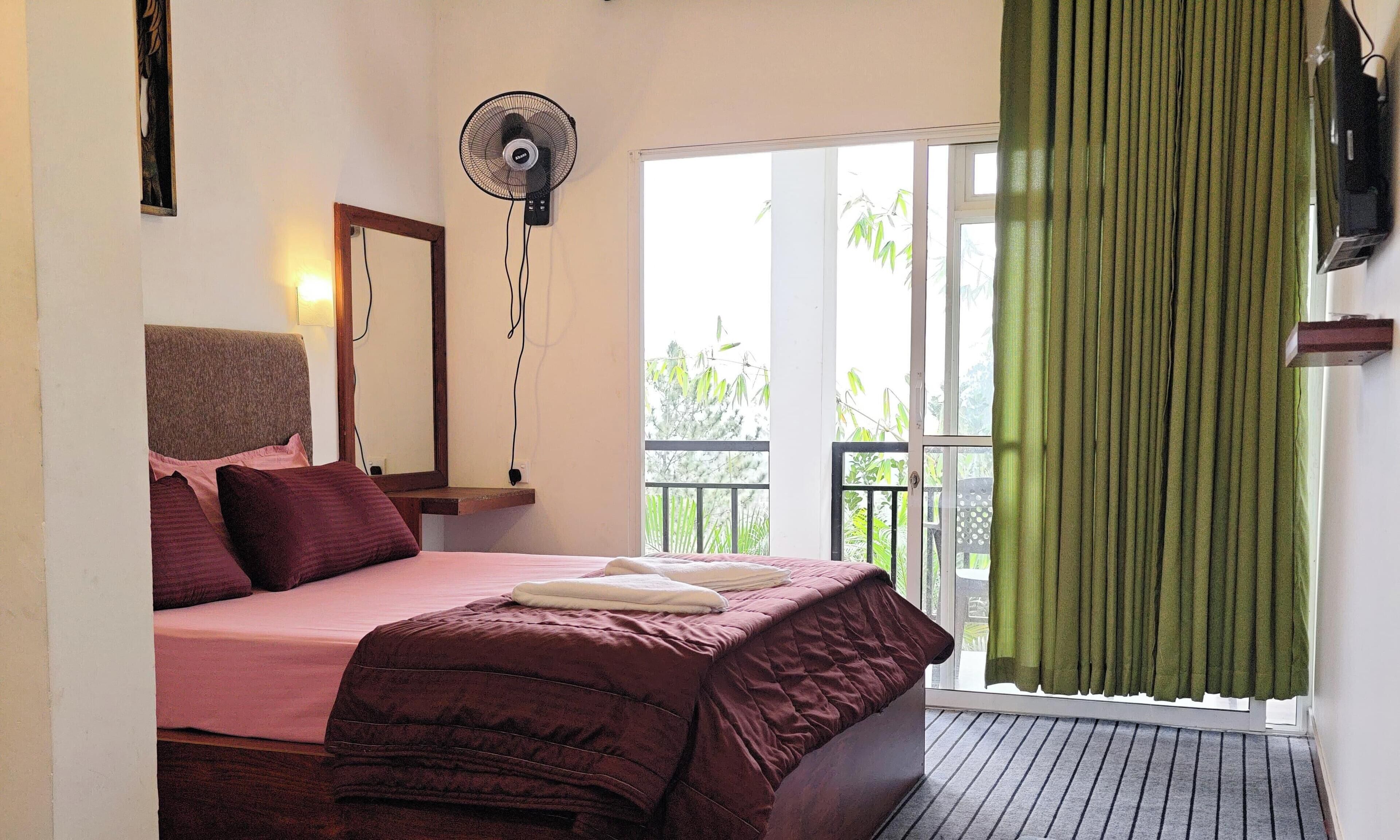 Quarto Duplo Deluxe, vista para a montanha | Cofre no quarto, secretária, ferro/tábua de engomar, Wi-fi grátis 