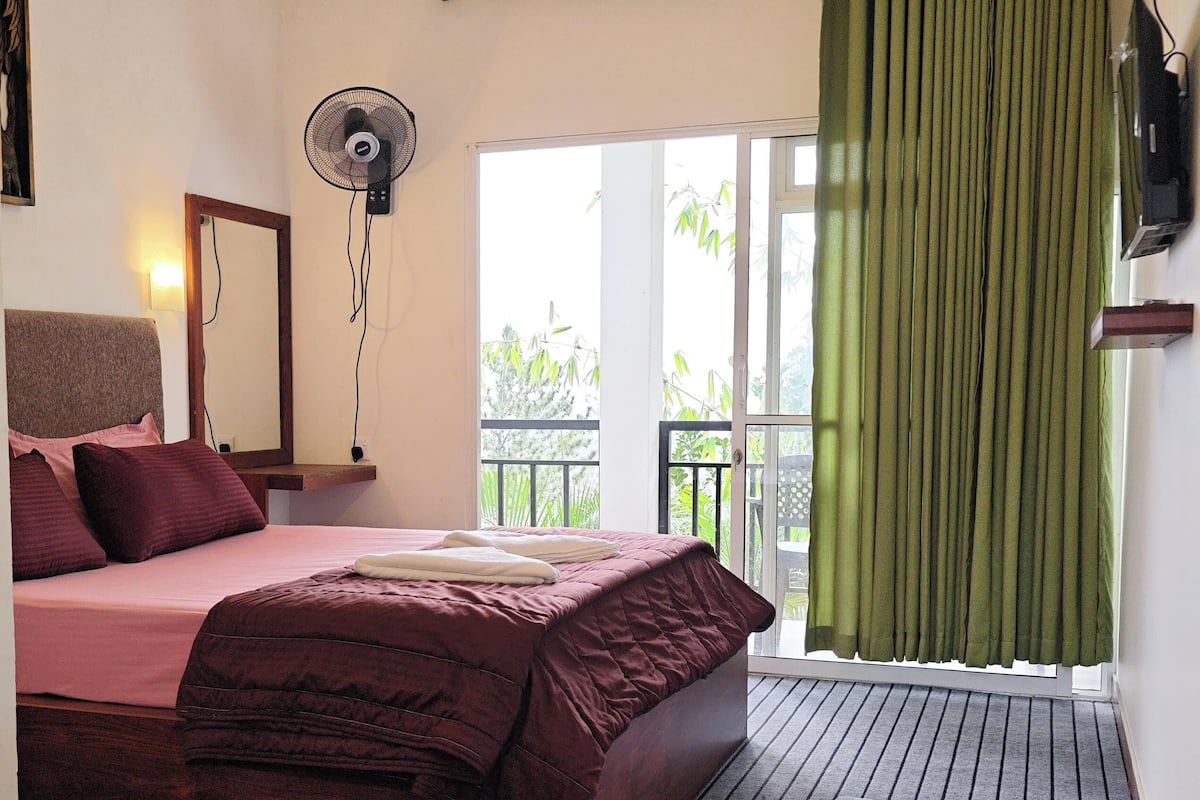 Quarto Duplo Deluxe, vista para a montanha | Cofre no quarto, secretária, ferro/tábua de engomar, Wi-fi grátis