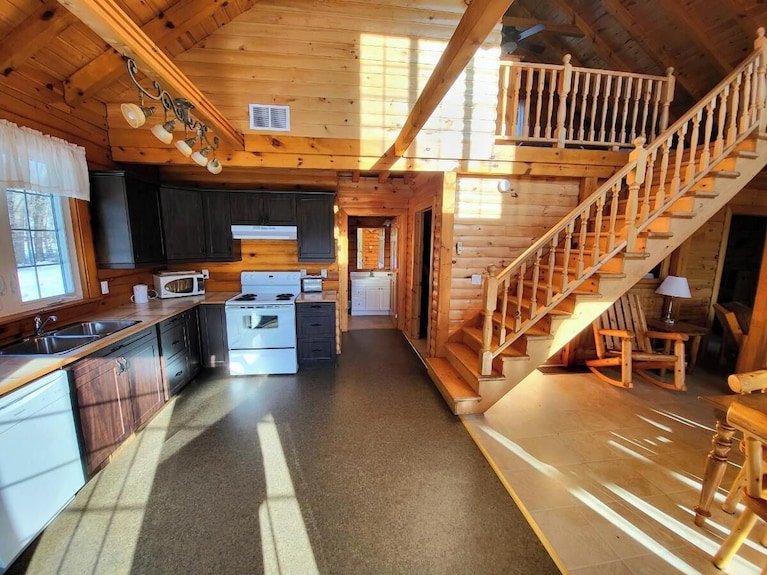 Beautiful 3 Bedroom Loft Cabin - Ontario