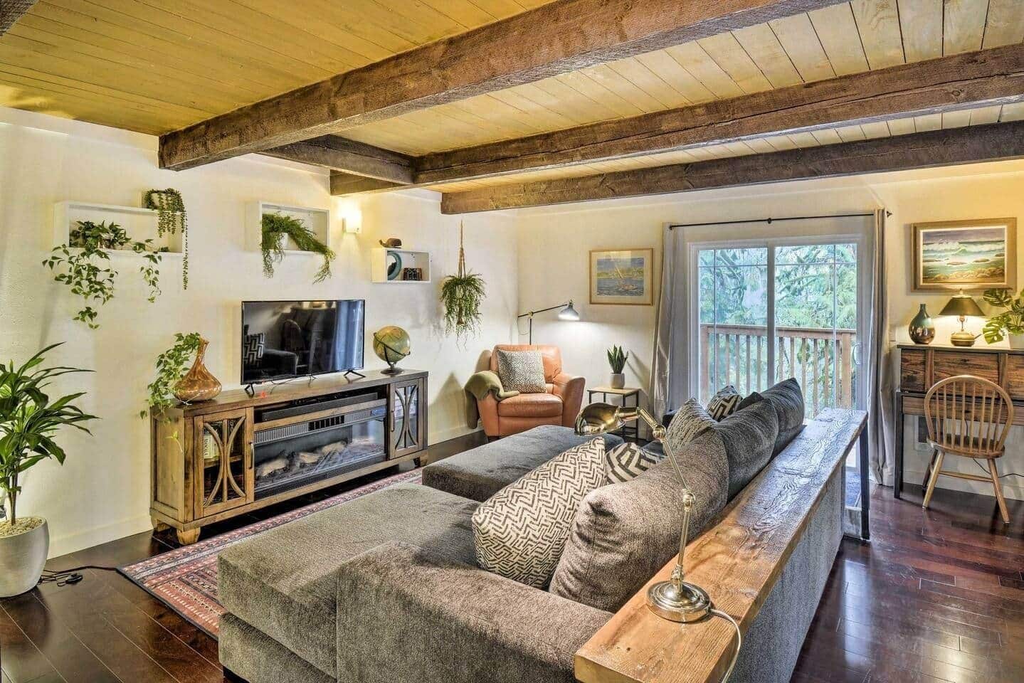 Creekside Cabin Retreat W/ Private Hot Tub - Shelton, WA