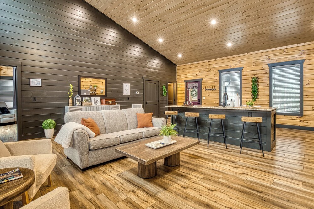 Cozy Getaway with Hot Tub, Fire Pit, Fireplace Reviews, Deals & Photos ...