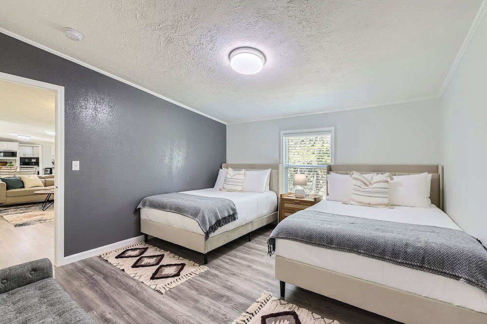 The Palm Hideaway Oasis with Pool + Hot Tub + Fire pit & Outdoor ...