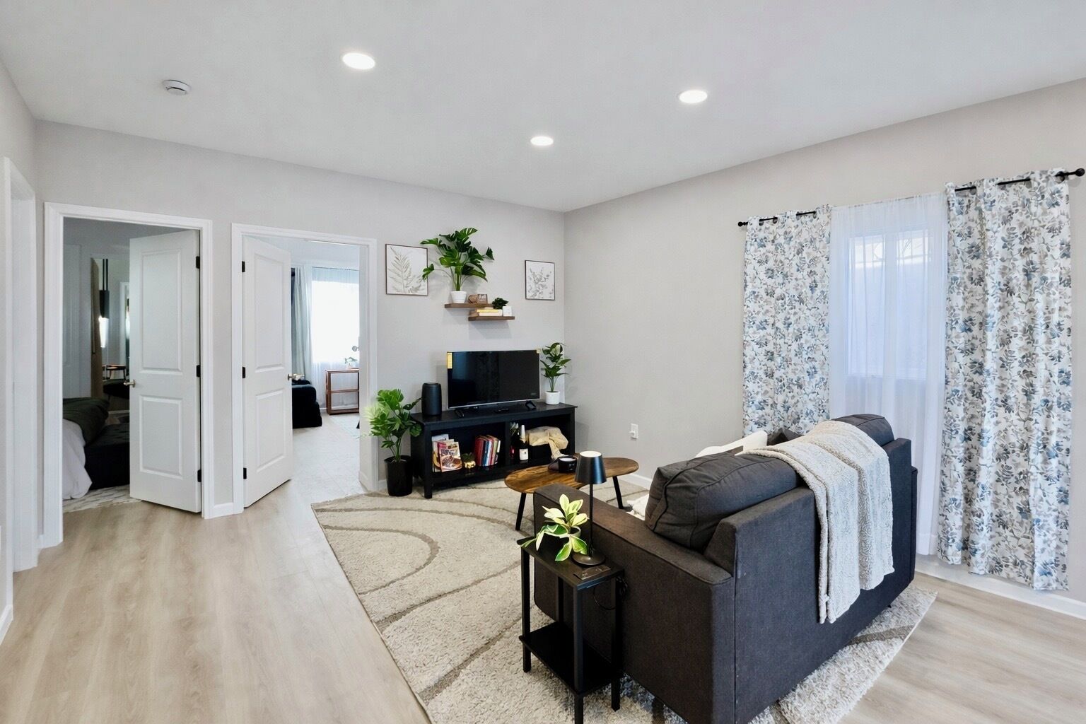 New 2br 2ba Corporate Stay In Fullerton Family & Pet Friendly - Brea, CA