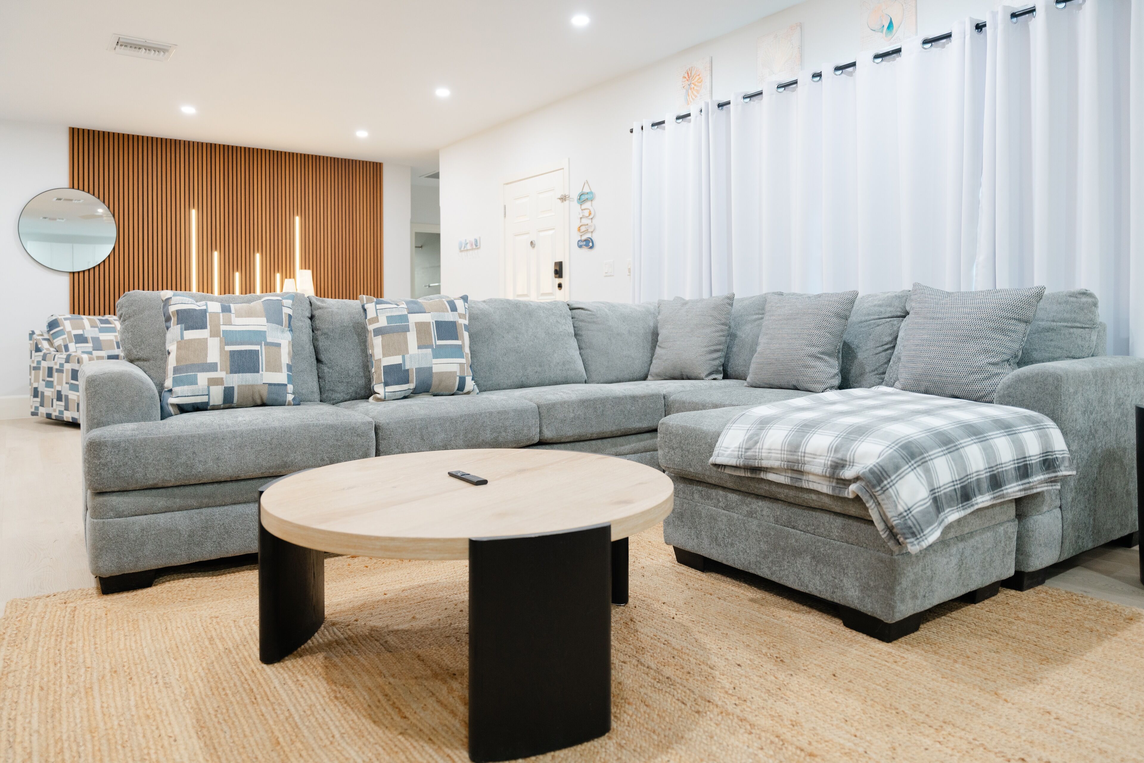 Spacious 4br Modern Coastal Home By The Water | Perfect For Families & Groups! - Nassau