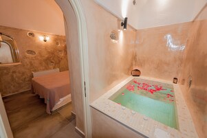Villa de Luxo, 2 quartos, piscina privativa | Banheira de hidromassagem privativa