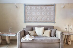 Villa de Luxo, 1 quarto, piscina privativa, vista para o mar | Sala de estar | TV de ecrã plano 