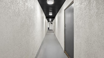 Quarto casal standard, 2 camas Queen, para não fumantes | Parte interna