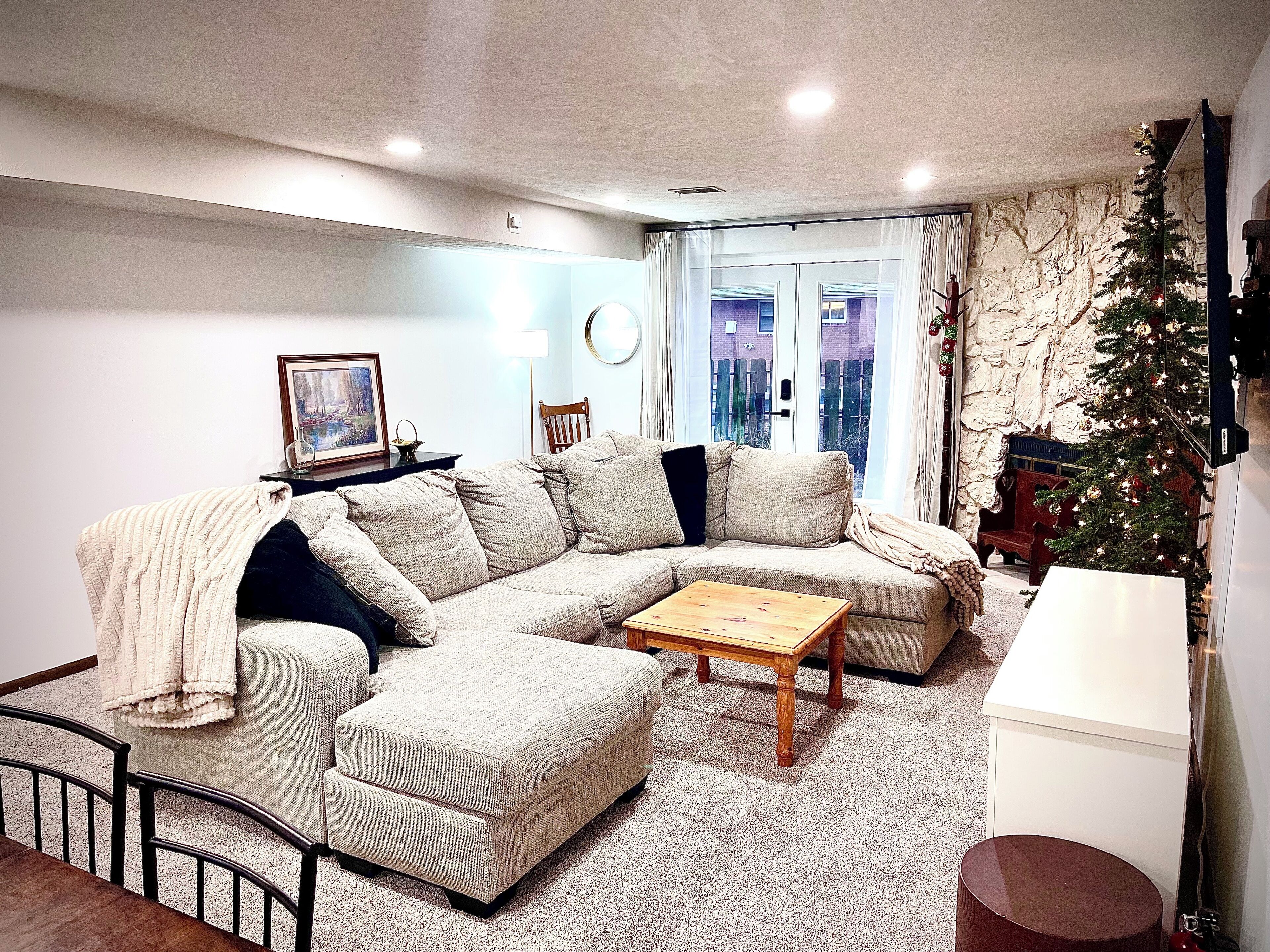 King Suite Pet & Kid Friendly Rockbrook Village - Omaha, NE