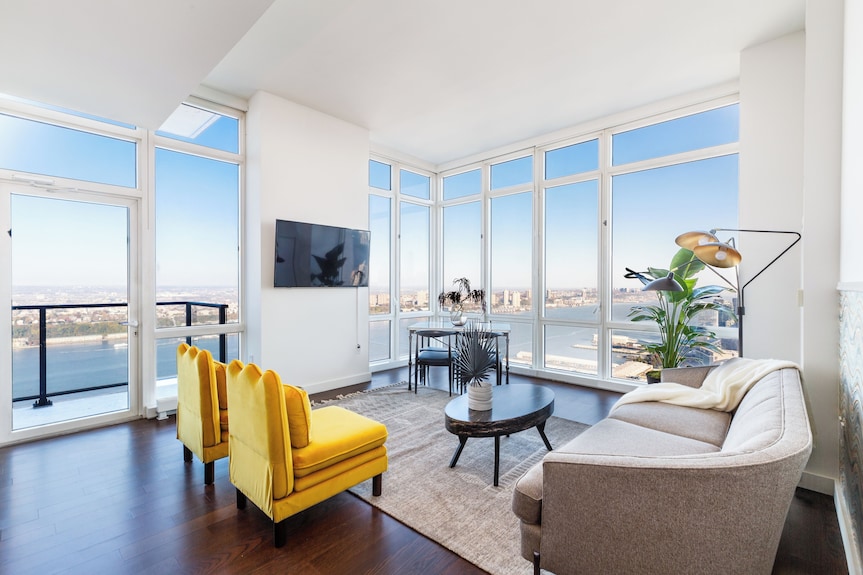 2 Bed 2 Bath/ Luxury Condo Views - Edgewater, NJ