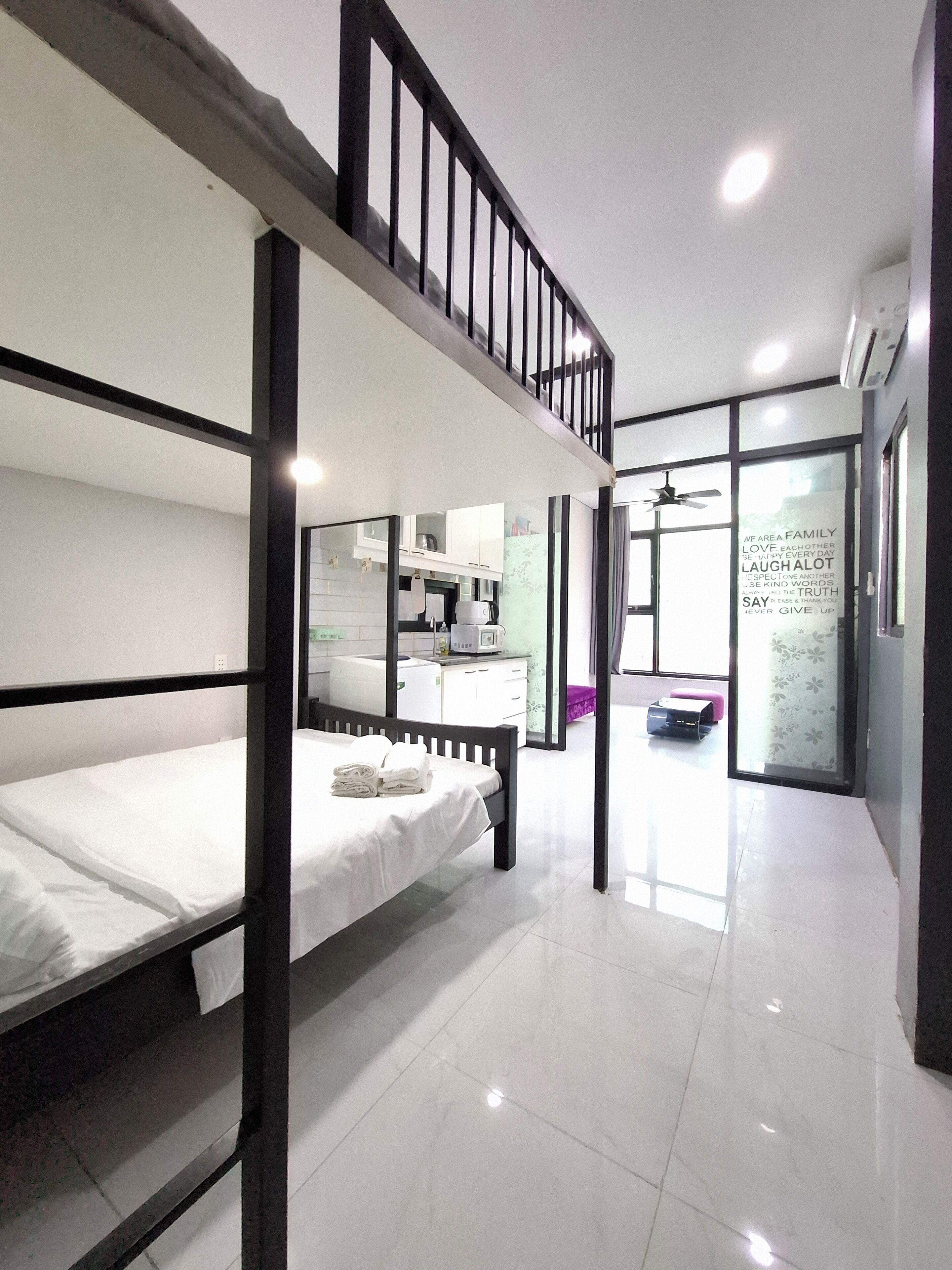 Apartamento, vista para a cidade | Escrivaninha, Wi-Fi de cortesia