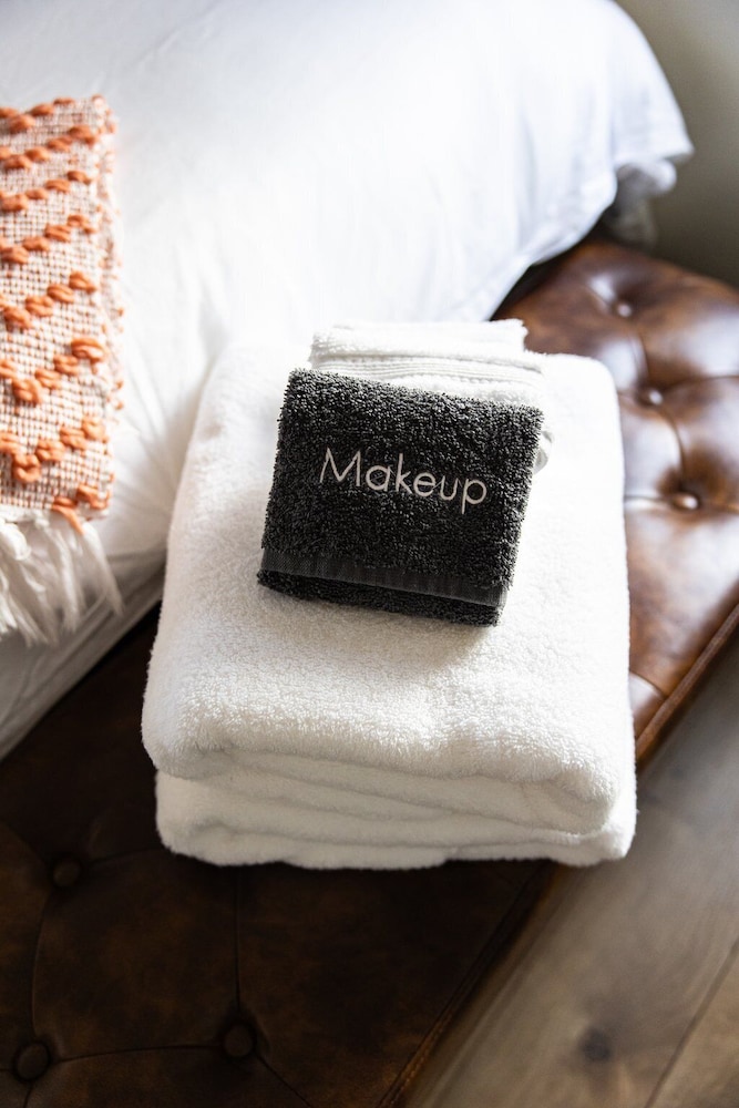 The Blue Clover-1 mile walk to ND Reviews, Deals & Photos 2026 - Stayz