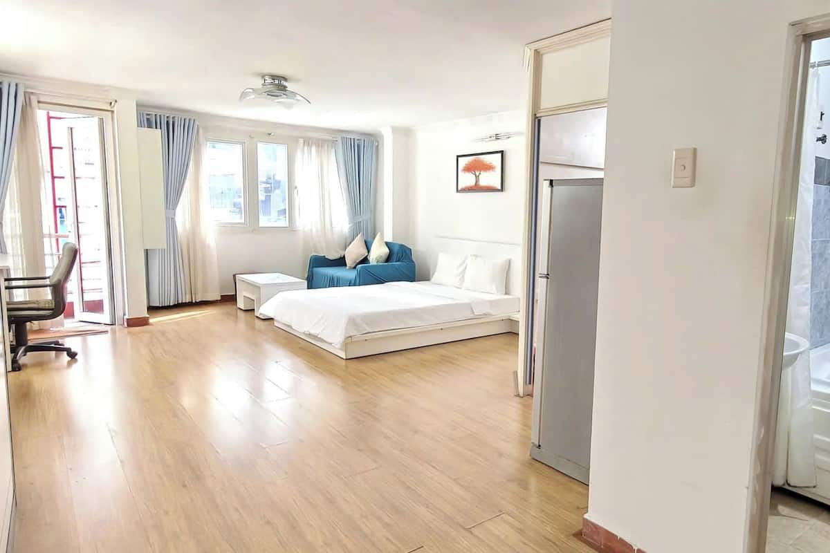 Apartamento, sacada, vista para a cidade | Escrivaninha, Wi-Fi de cortesia