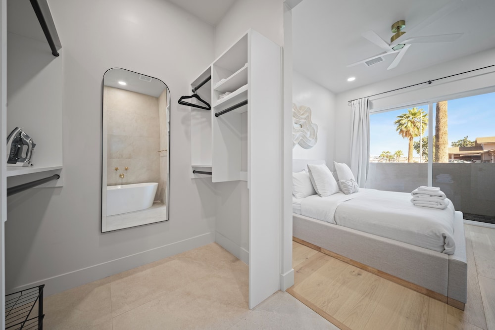 Scottsdale 6BR Luxury Home Heated Pool Spa Sleeps 13 Reviews, Deals ...