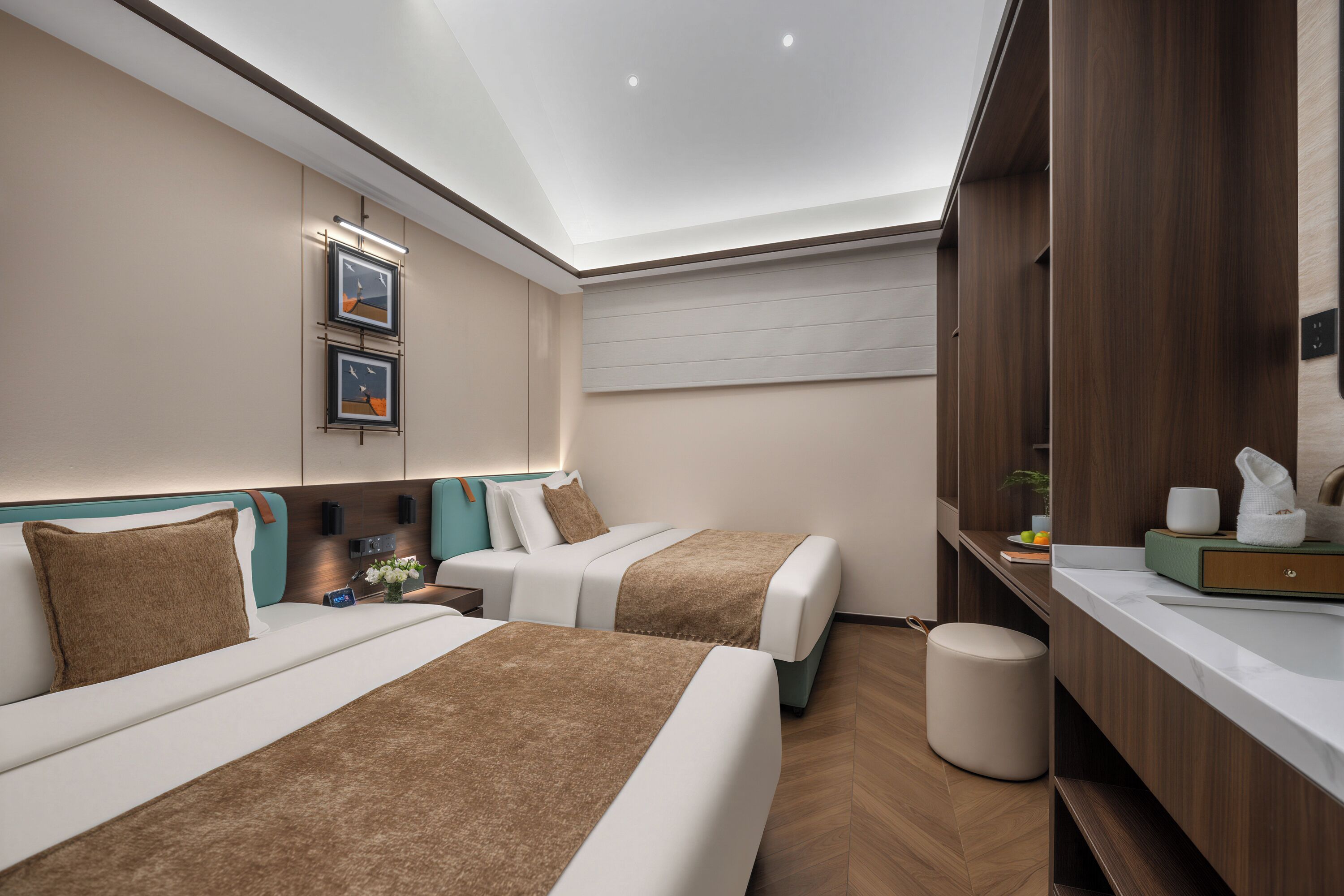 Quarto Twin Comfort, lanai (alpendre havaiano), vista para o pátio | Roupa de alta qualidade, edredões de penas 