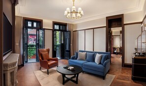 Suite Executiva, Vista para a cidade | Sala de estar | Televisor LCD de 40 polegadas com canais por cabo 