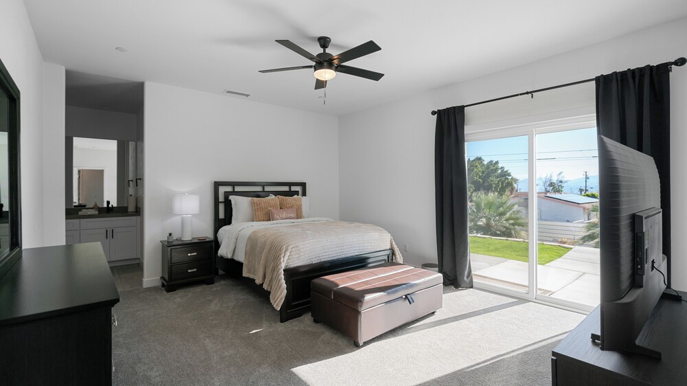 Relax & Work Retreat W/Coffee Bar, Electric Fireplace, Blackout ...