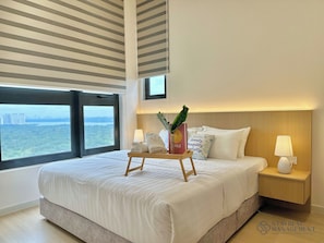 Dúplex Deluxe, 2 quartos, Vista para a cidade | Cortinas/cortinados opacos, ferro/tábua de engomar, Wi-fi grátis