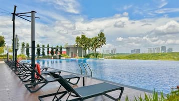 Dúplex Deluxe, 2 quartos, Vista para a cidade | Piscina