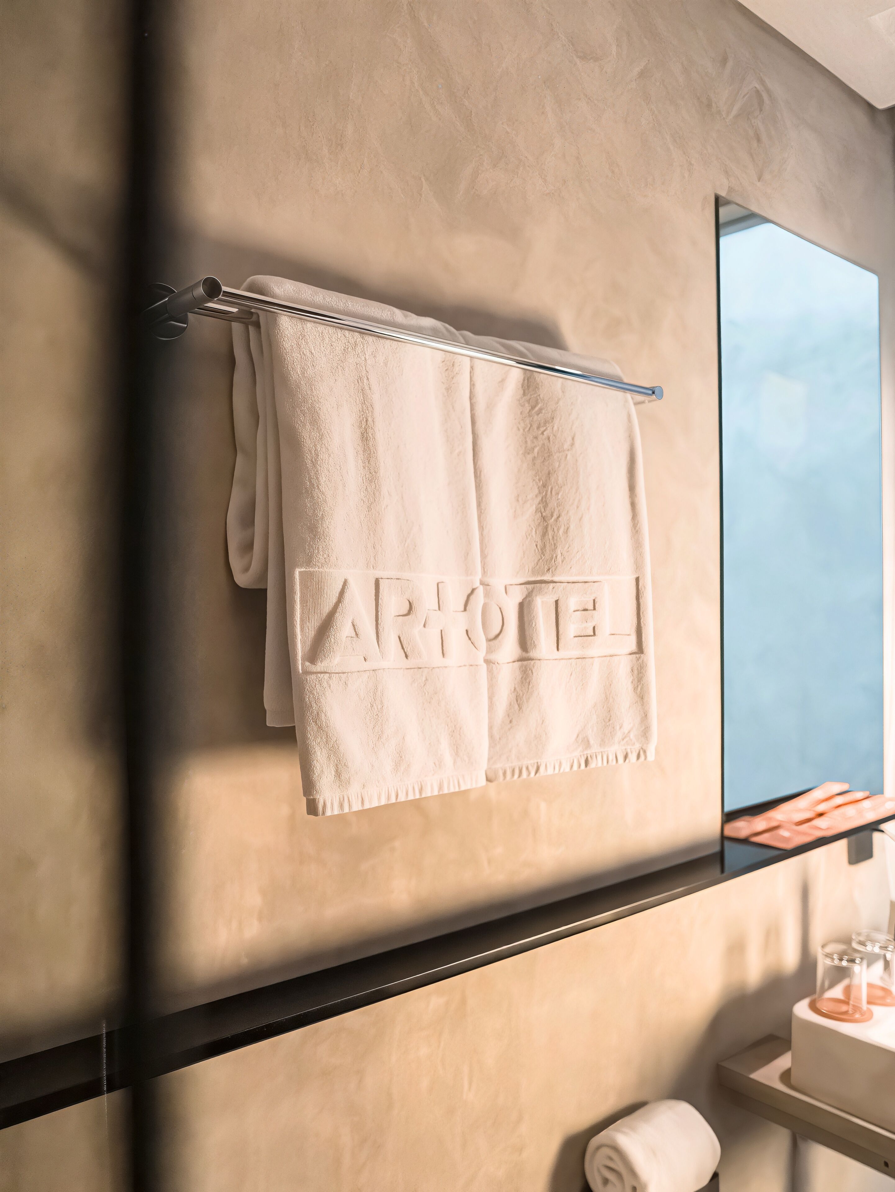 Quarto superior | Banheiro | Chuveiro, secador de cabelo, toalhas de banho, sabonete