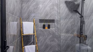 Quarto casal standard | Banheiro