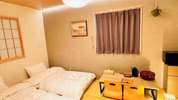 Quarto Twin Standard | Secretária, secretária adequada para computadores portáteis