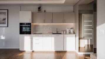 Apartamento (30) | Cozinha privada | Geladeira, cooktop, chaleira elétrica