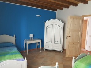 Apartamento luxo, vista para o jardim | Cortinas blackout, ferros/tábuas de passar roupa, Wi-Fi de cortesia