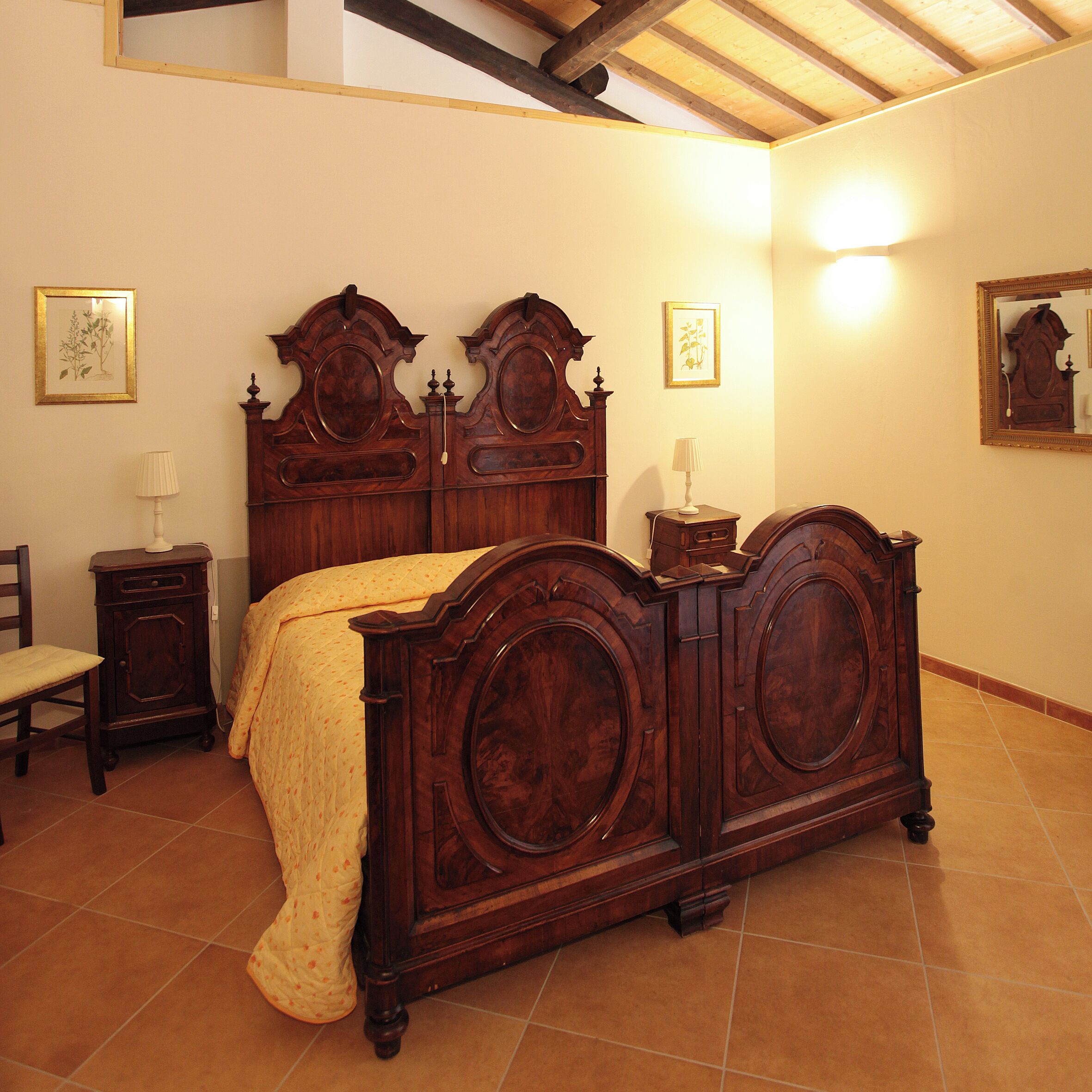 Apartamento família, varanda, vista para o pátio | Cortinas blackout, ferros/tábuas de passar roupa, Wi-Fi de cortesia