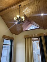 Quarto Superior, Vista para a cidade | Interior