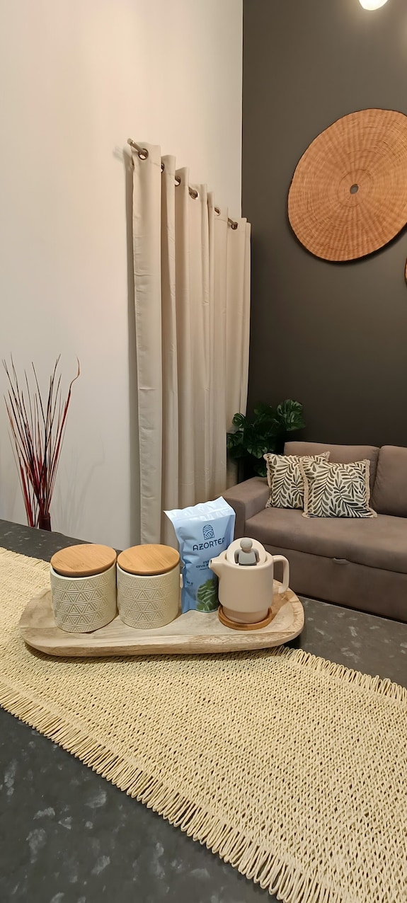 Homeland Place Al: Comfortable Stay Near Horta Center And Porto Pim Beach - Horta
