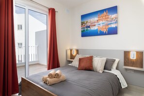 Cobertura, vista para a cidade | Cortinas blackout, ferros/tábuas de passar roupa, Wi-Fi de cortesia