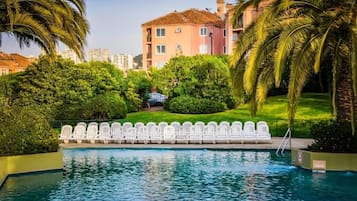 Piscina interna, 3 piscinas externas