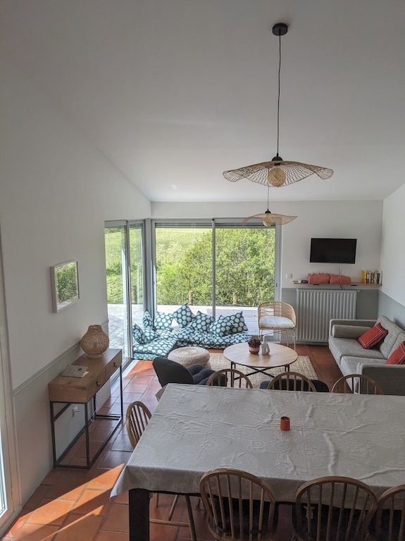 Gîte Avec Vue D'exception La Maison Des Coteaux Du Château Mazeris - ibis budget Libourne