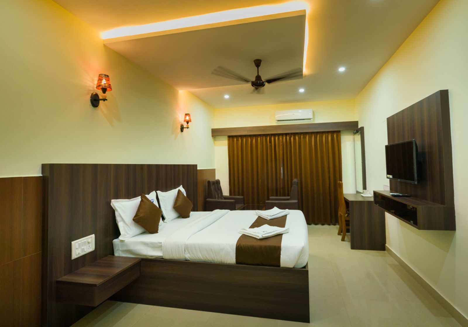 Quarto Duplo Deluxe | Cofre no quarto, secretária adequada para computadores portáteis 