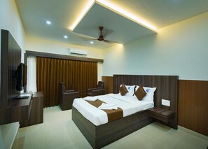 Quarto Duplo Deluxe | Cofre no quarto, secretária adequada para computadores portáteis 