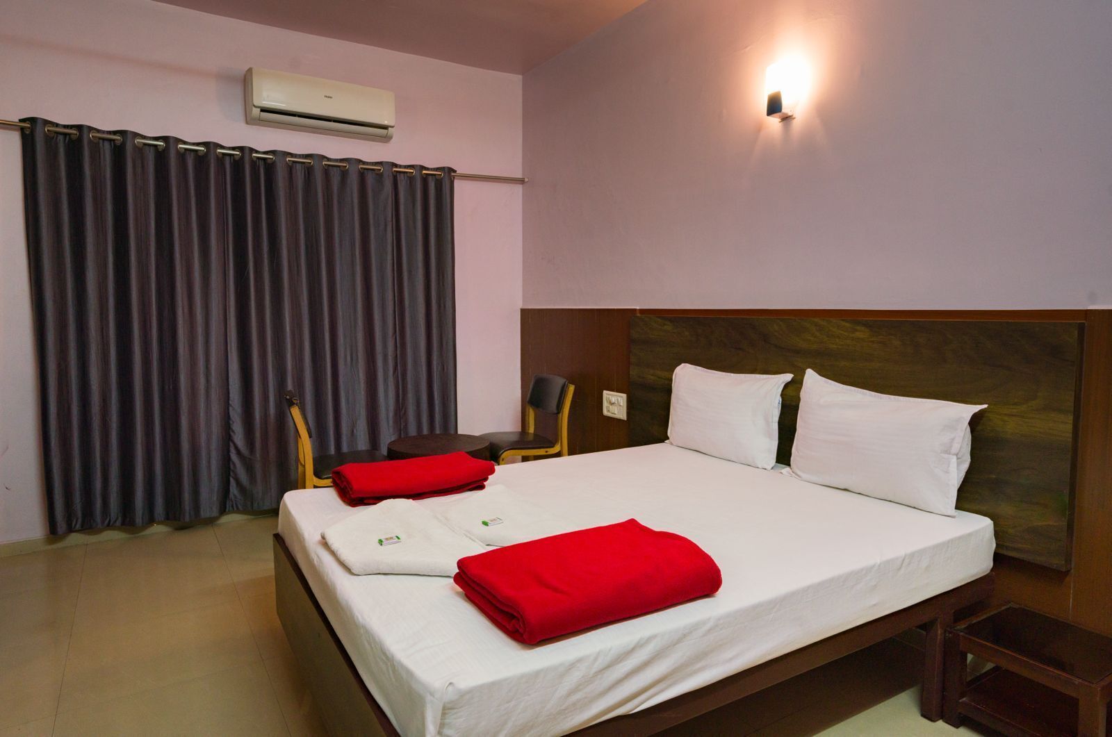 Quarto Duplo | Cofre no quarto, secretária adequada para computadores portáteis 