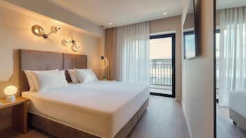 Double Standard Room City View | Roupa de alta qualidade, cofre no quarto, com decoração personalizada