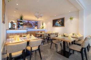 Hotel Johannisberg, Bad Homburg v.d. Hoehe: Hotel Reviews, Rooms ...