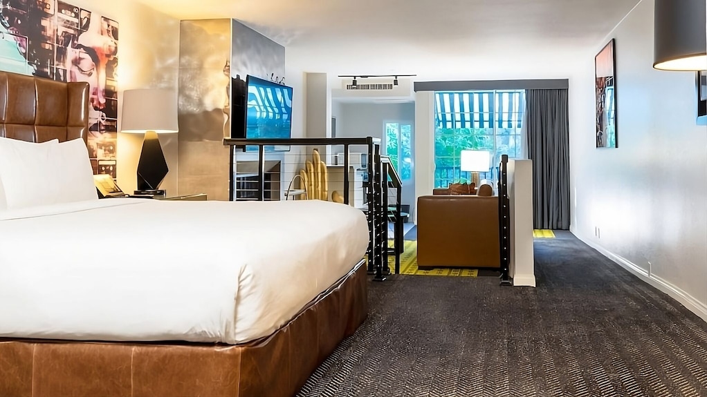 2 Modern & Spacious Units W/ City View! Rooftop Pool & Bar | Pet Friendly! - West Hollywood, CA