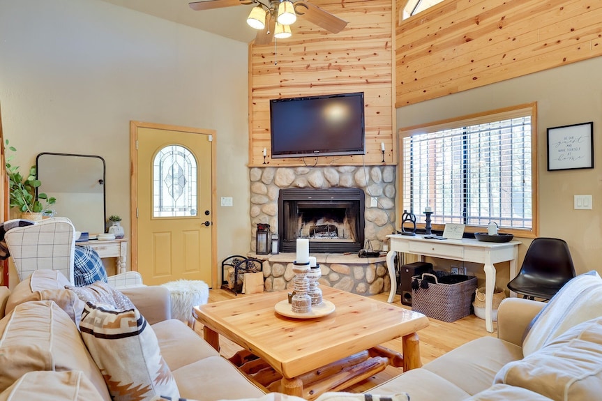 Peaceful 3-bedroom Cabin In Nutrioso Perfect For Relaxing Getaways. - Alpine, AZ