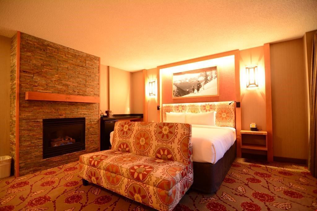 King Suite W/ Fireplace & Mountain Views - Banff