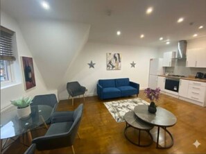 Apartamento, 2 quartos | Sala