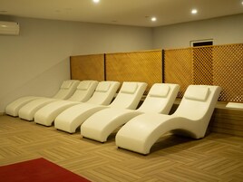 Sauna, banheira de hidromassagem, hammam, tratamentos corporais