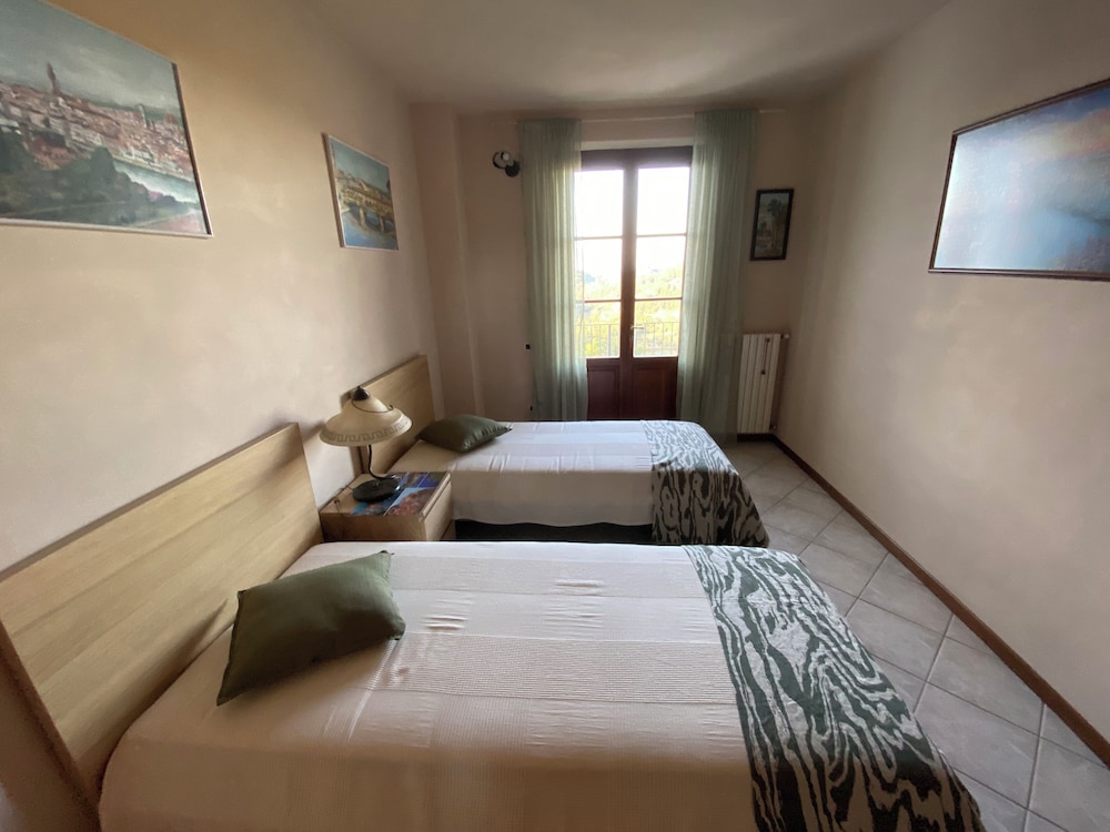 Cozy 2-bedroom house in charming Usigliano with breathtaking views ...