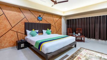 Quarto luxo, vista para a cidade | Escrivaninha, Wi-Fi de cortesia