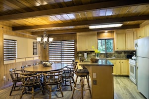 Chalé (3 Bedrooms) | Interior